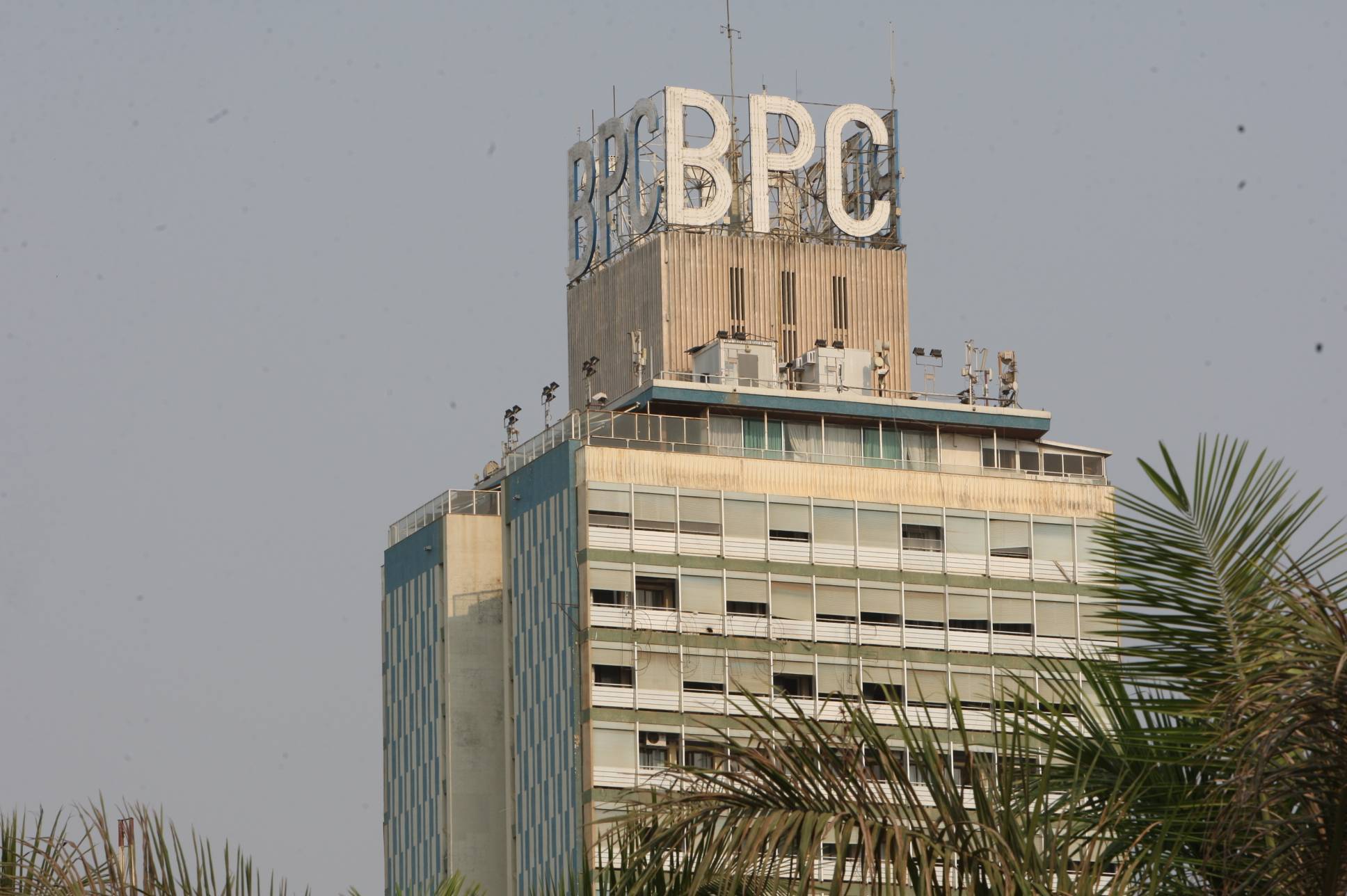 BPC ENCERRA CRECHE E FUNCIONÁRIOS DIZEM SER GOLPE - Radio Angola