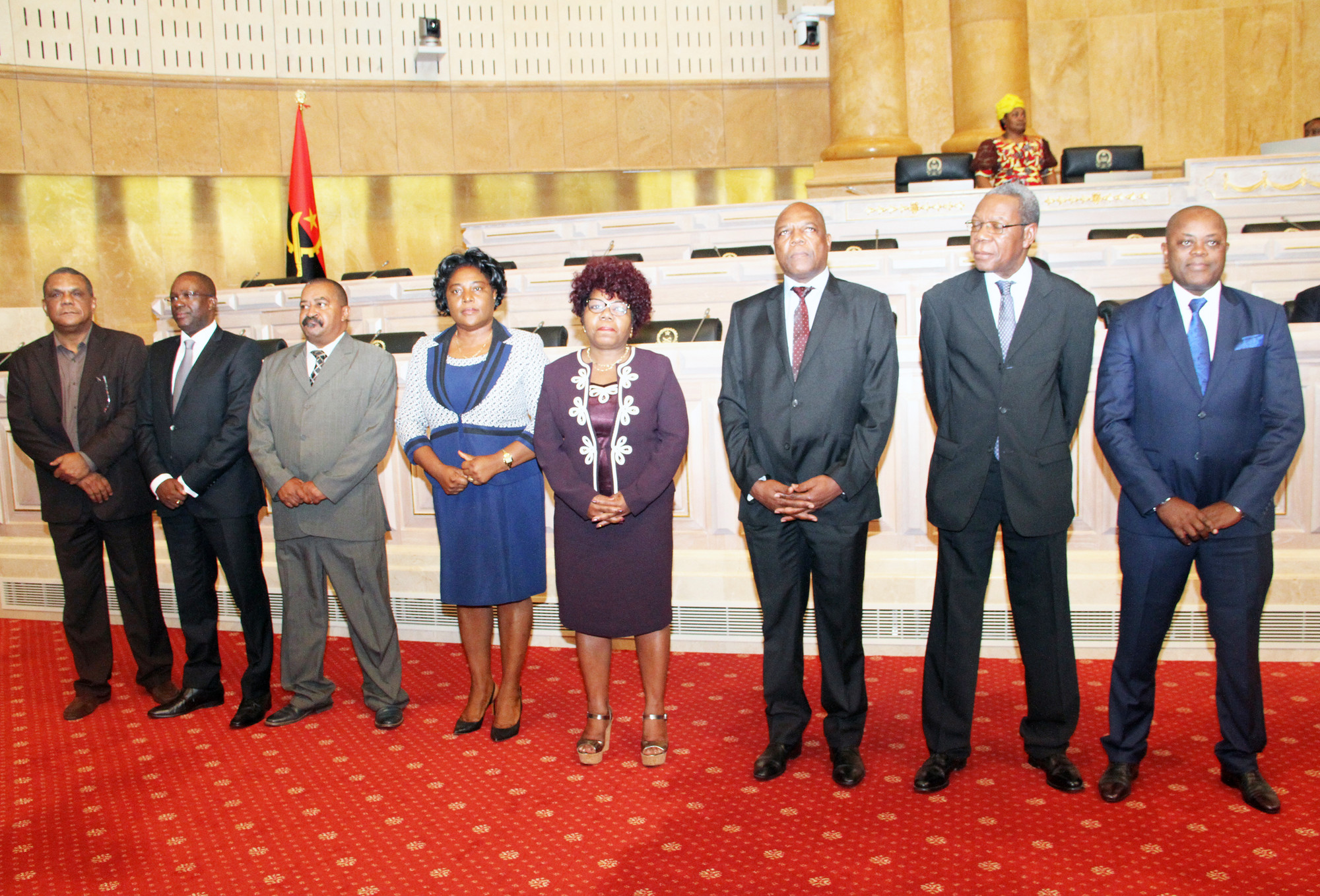 NOTA DO MPLA À TV ZIMBO «MINA» RELAÇÕES NA ERCA - Radio Angola