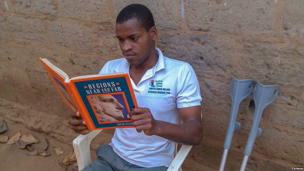 Mesmo qualificado, jovem angolano com paralisia sofre discriminação na ...