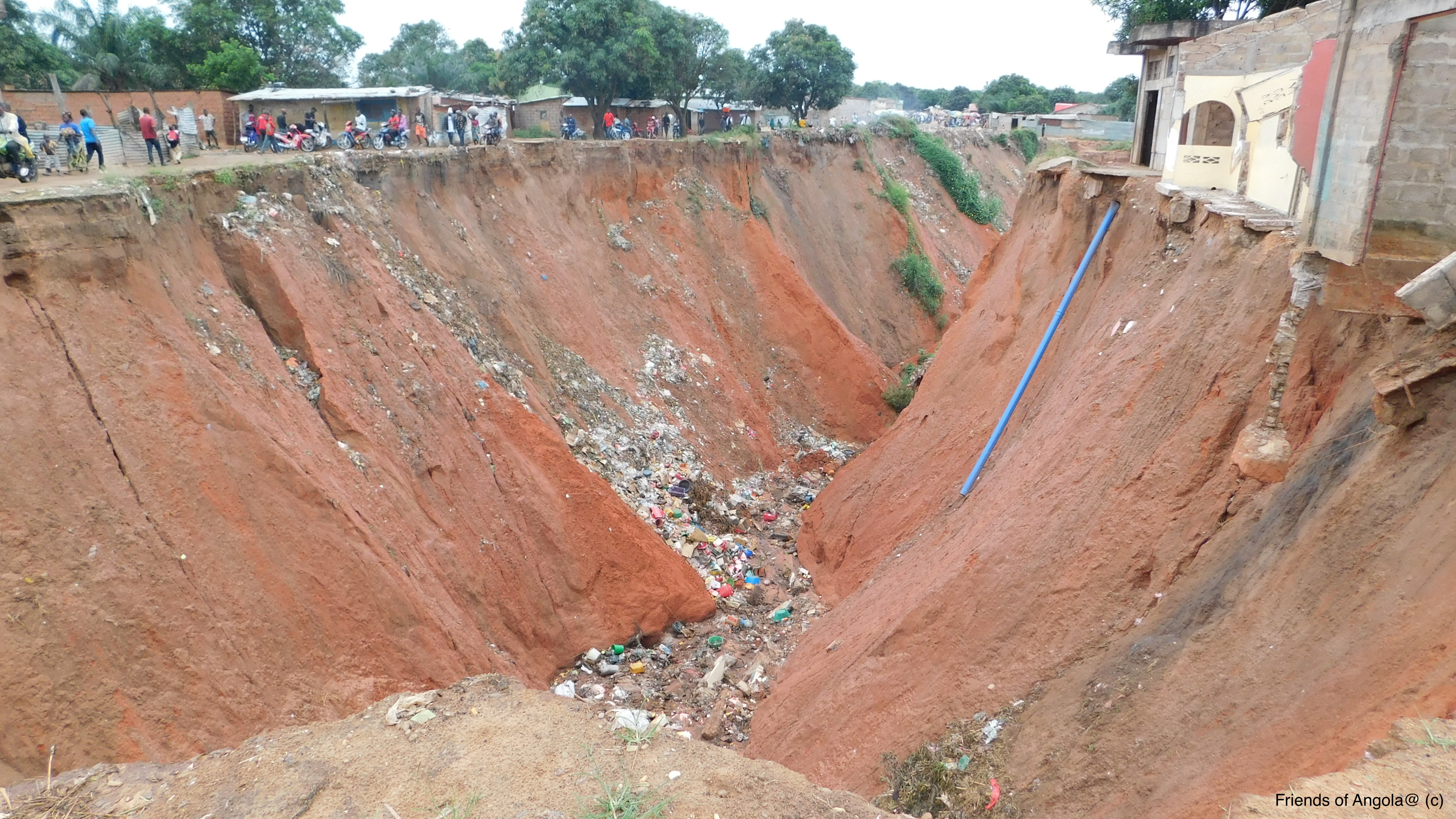 Angola: pelo menos 12 mortos em desabamento de mina - Radio Angola