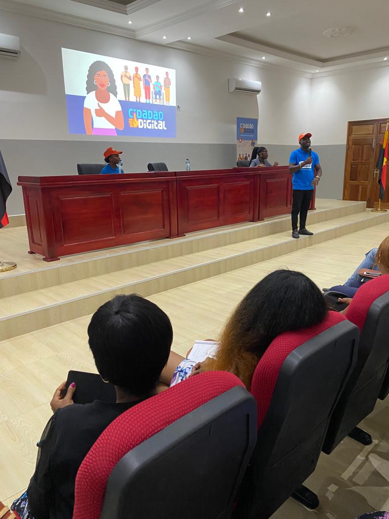 Luanda: EMIS capacita empreendedores com projecto “cidadão digital” - Radio Angola