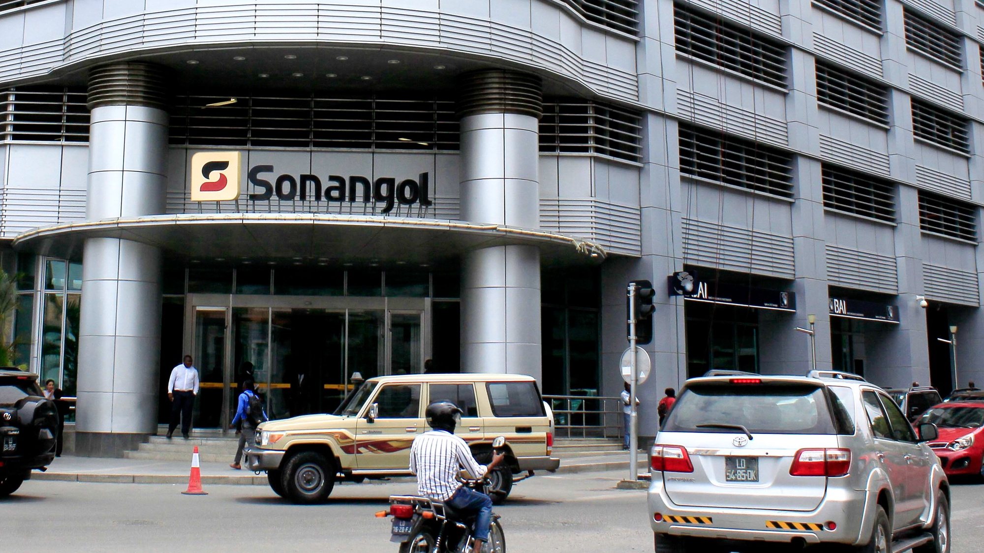 Angola continua a importar combustíveis apesar de ser um dos maiores ...