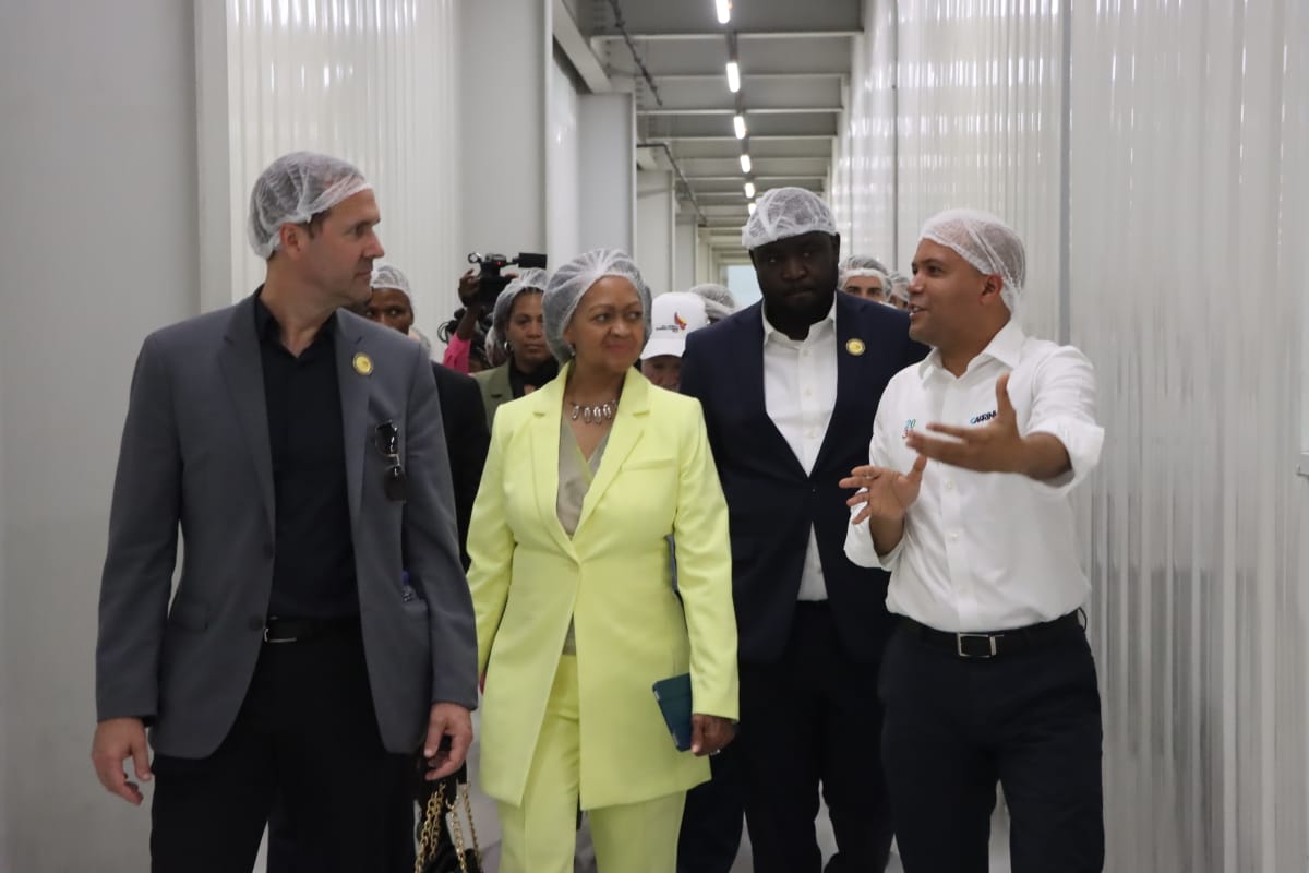 Benguela: Delegação americana vista complexo industrial Carrinho ...