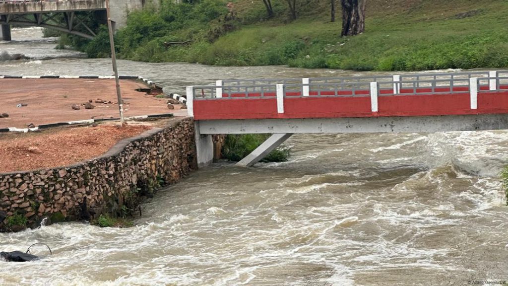 Após quase 50 anos de independência cidade de Menongue entre rios, mas ...
